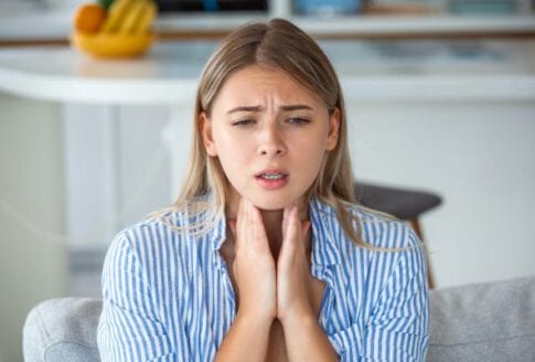 Πονάει ο λαιμός μου! Τι να κάνω; 10 πολύτιμες συμβουλές!